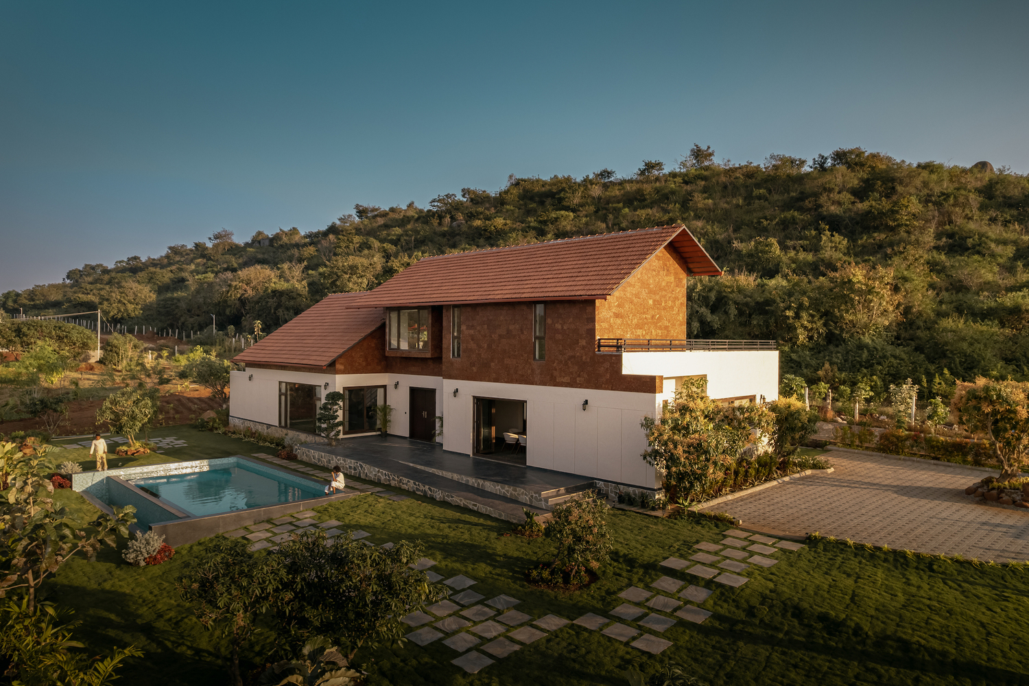 The Evolution of Split Level House: From Post-War Popularity to Modernity
