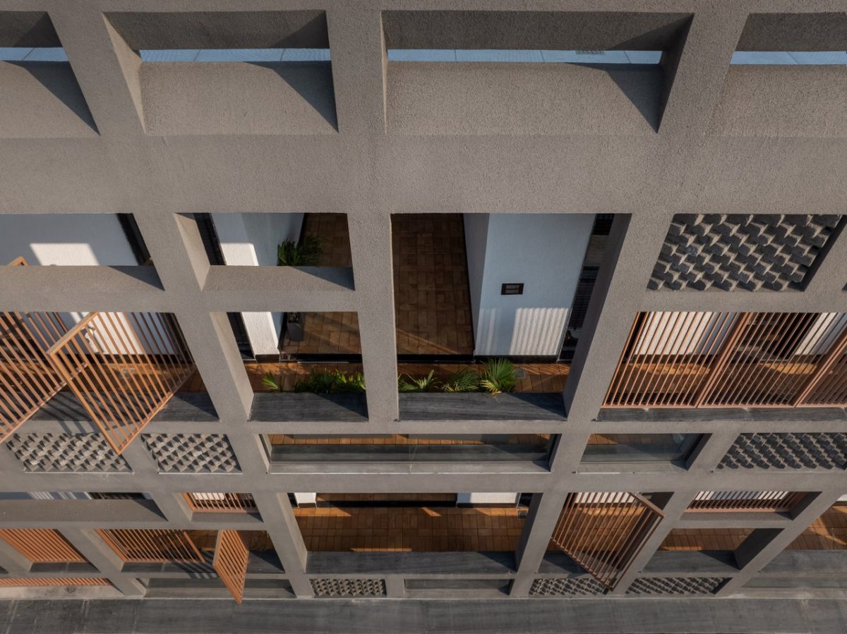 This Urban Residence Stands Strong Amidst The Industrial Chaos | Sian ...