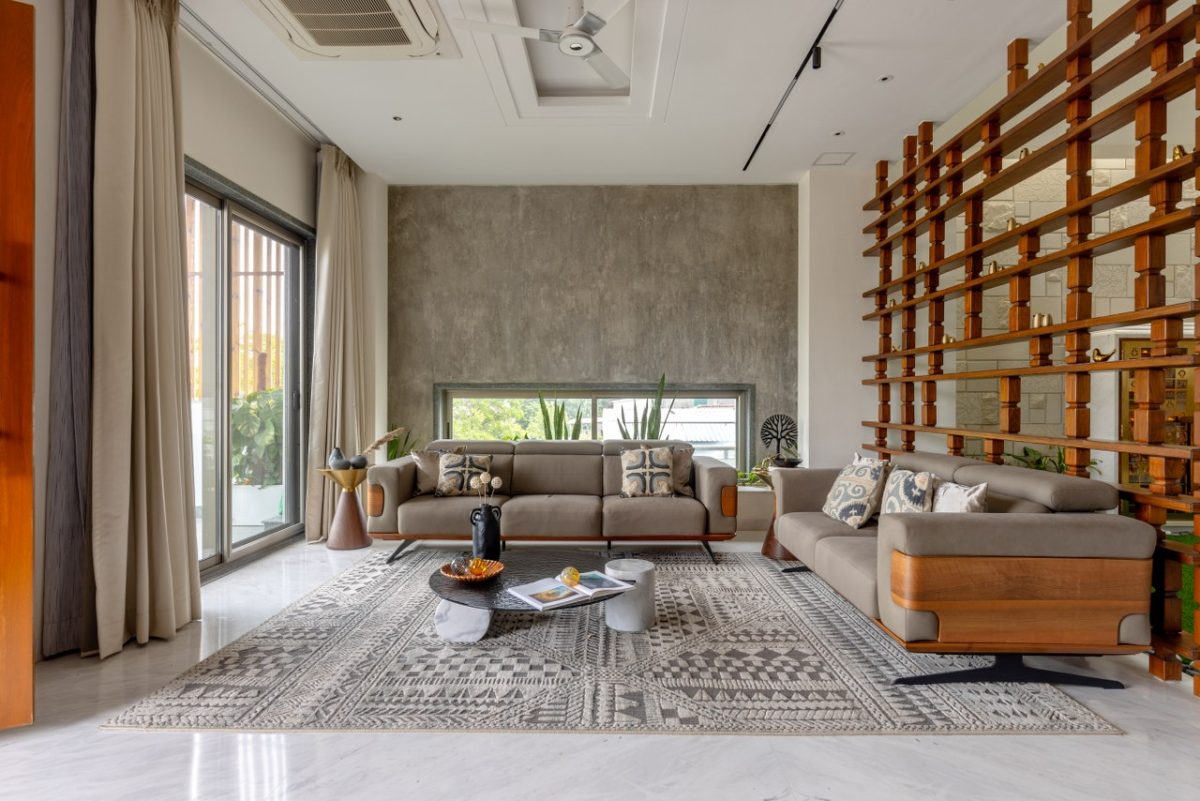 This Vertical House Offers the Perfect Balance of Privacy and ...