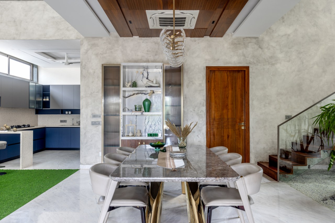 This Vertical House Offers the Perfect Balance of Privacy and ...