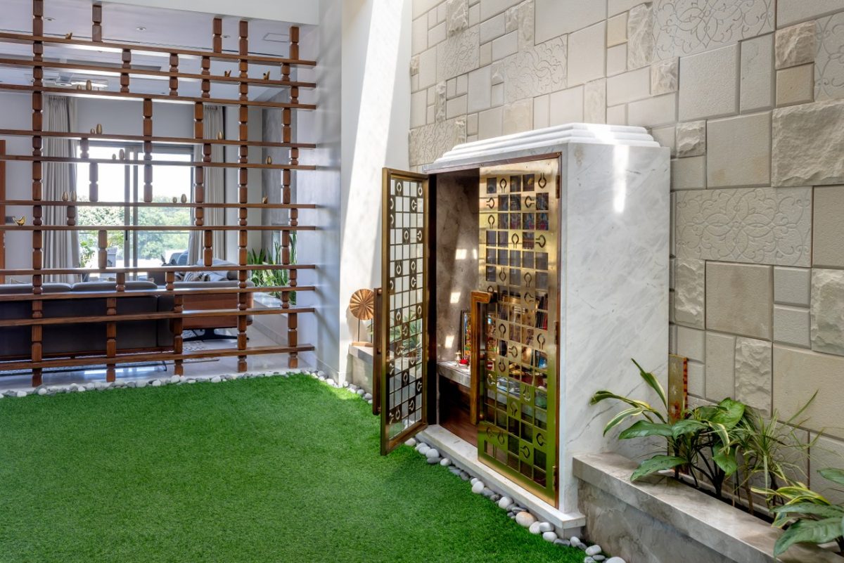 This Vertical House Offers the Perfect Balance of Privacy and ...