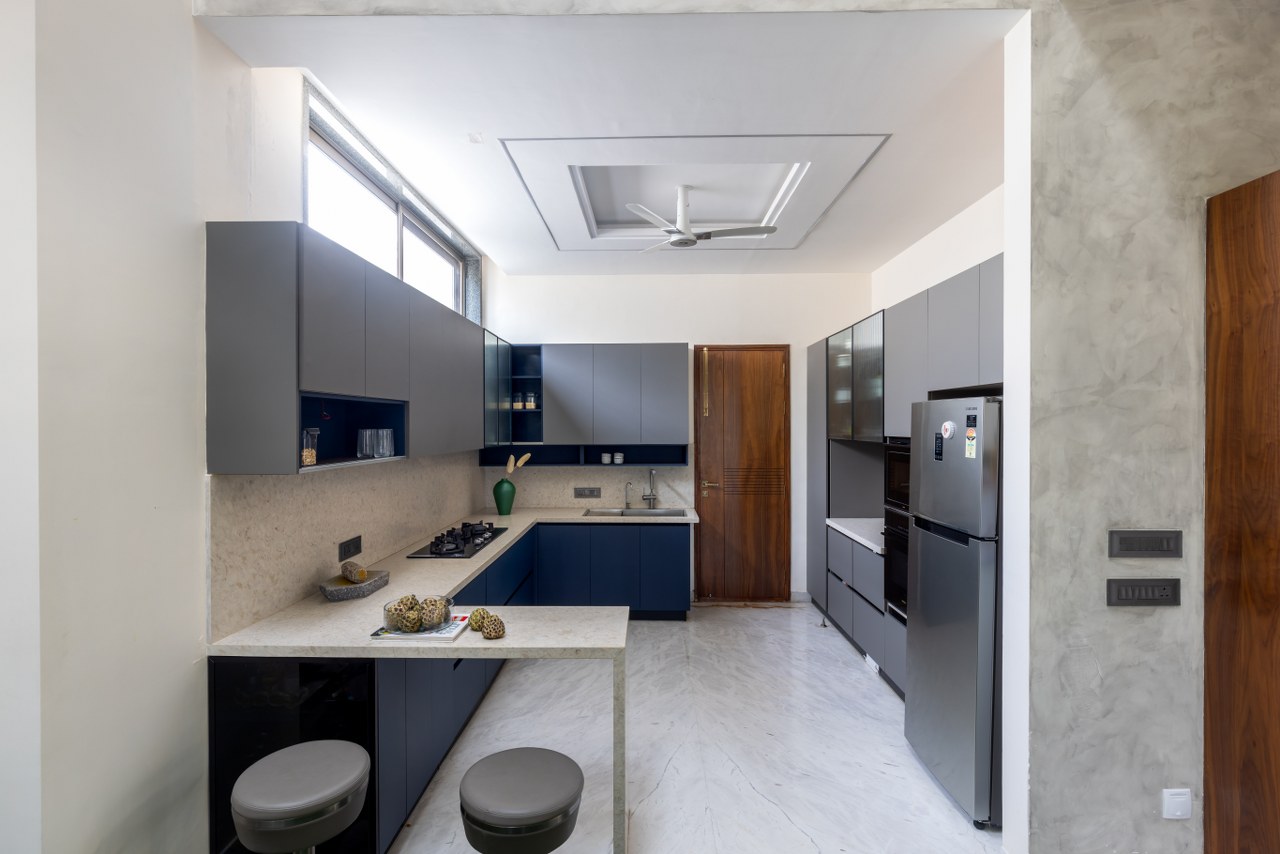 This Vertical House Offers the Perfect Balance of Privacy and ...