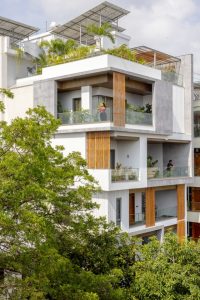 This Vertical House Offers the Perfect Balance of Privacy and ...