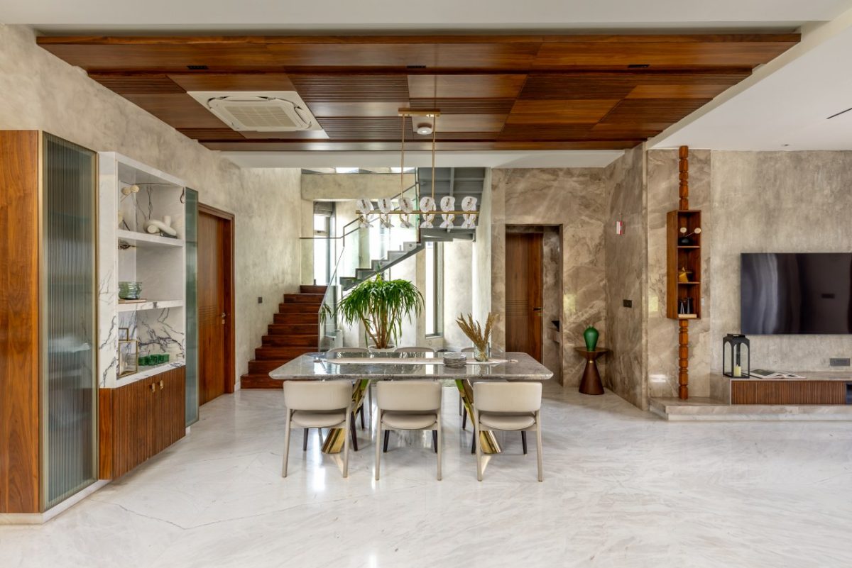 This Vertical House Offers the Perfect Balance of Privacy and ...