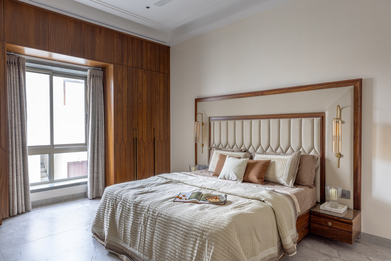 This Vertical House Offers the Perfect Balance of Privacy and ...