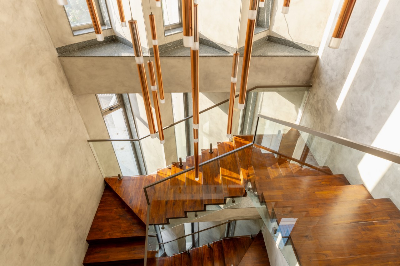 This Vertical House Offers the Perfect Balance of Privacy and ...