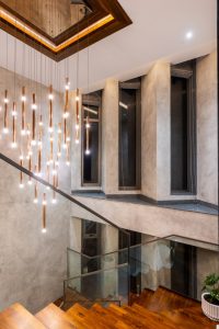 This Vertical House Offers the Perfect Balance of Privacy and ...