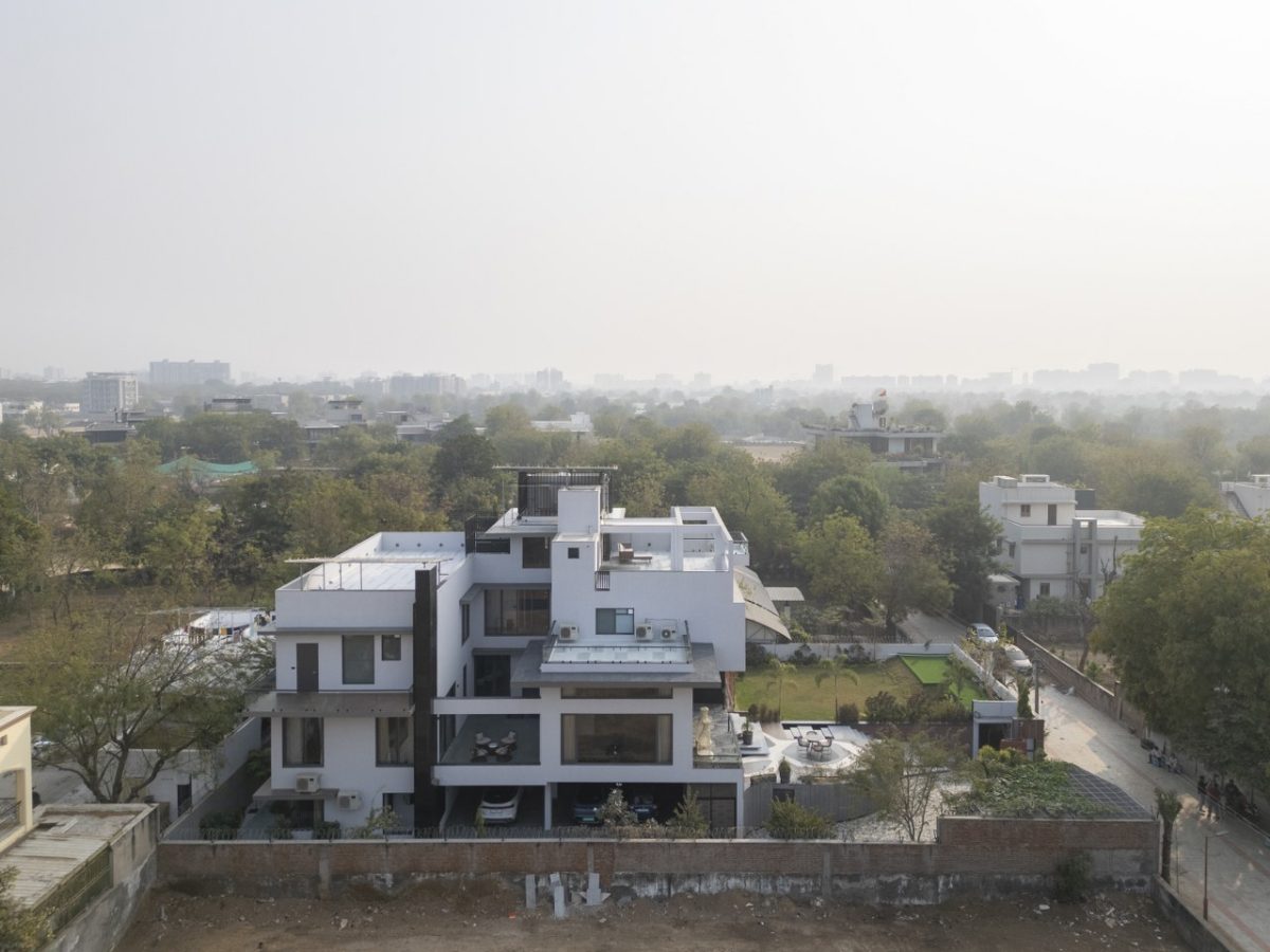 This Villa House Layout Embraces Openness And Structure | Pathway ...