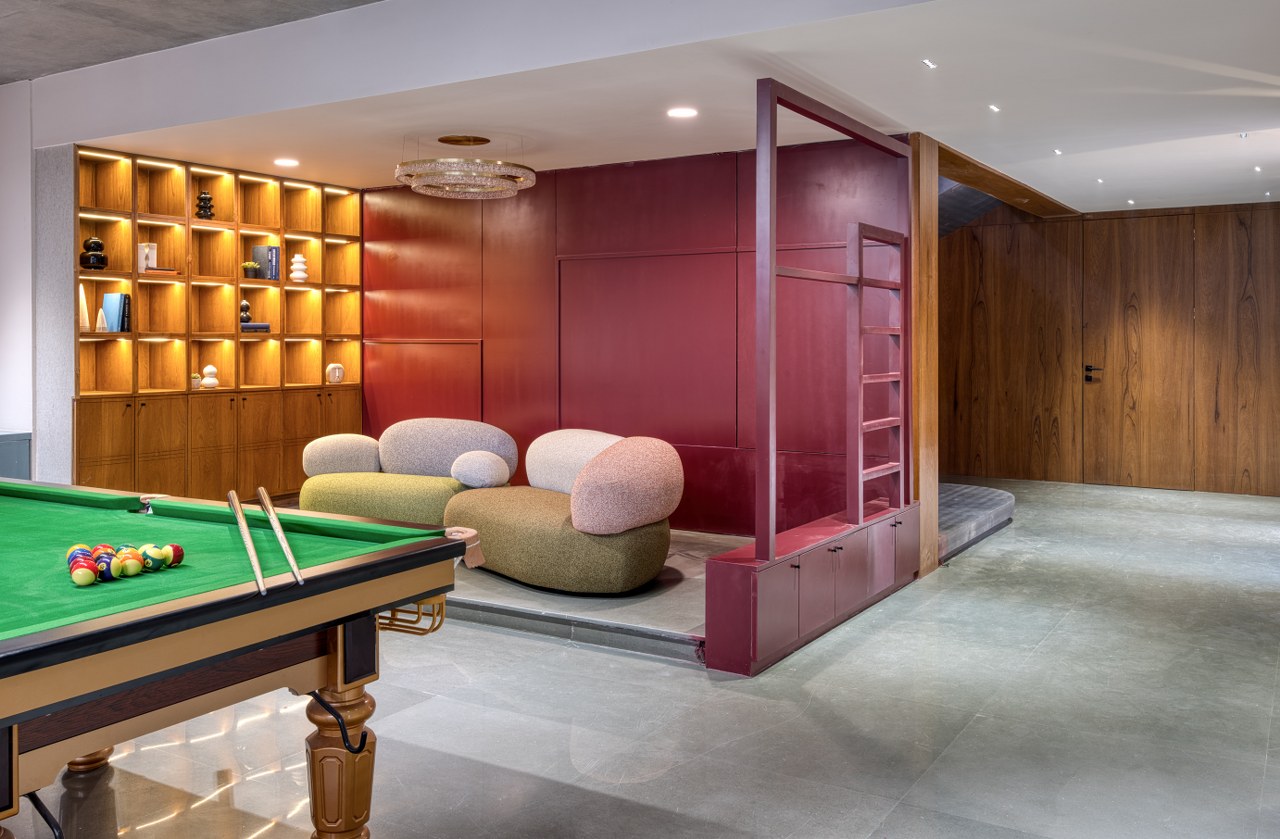 This Villa House Layout Embraces Openness And Structure | Pathway ...