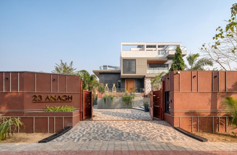 This Villa House Layout Embraces Openness And Structure | Pathway ...