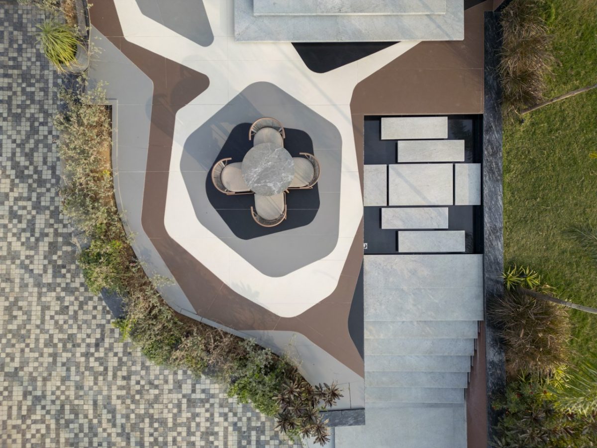This Villa House Layout Embraces Openness And Structure | Pathway ...