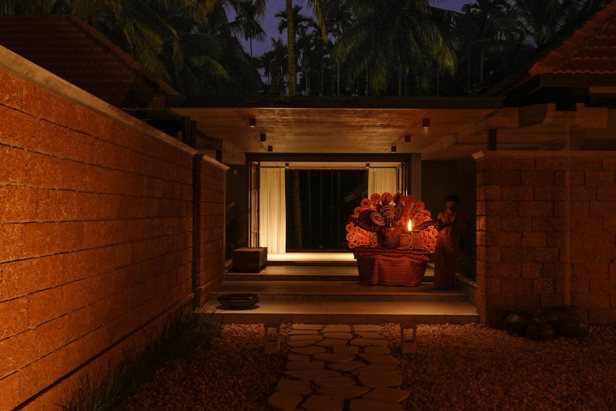This L-shaped Home Design Is A Blend Of Retreat Tradition And Melody ...