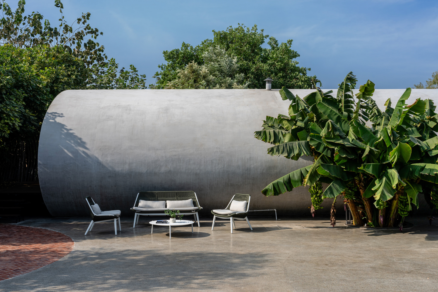 This Concrete House Design Challenges Conventional Boundaries ...