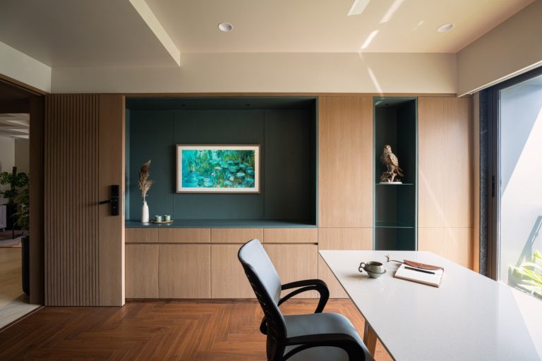 Concrete Interior Design Defines The Shared Layout of This Workspace ...