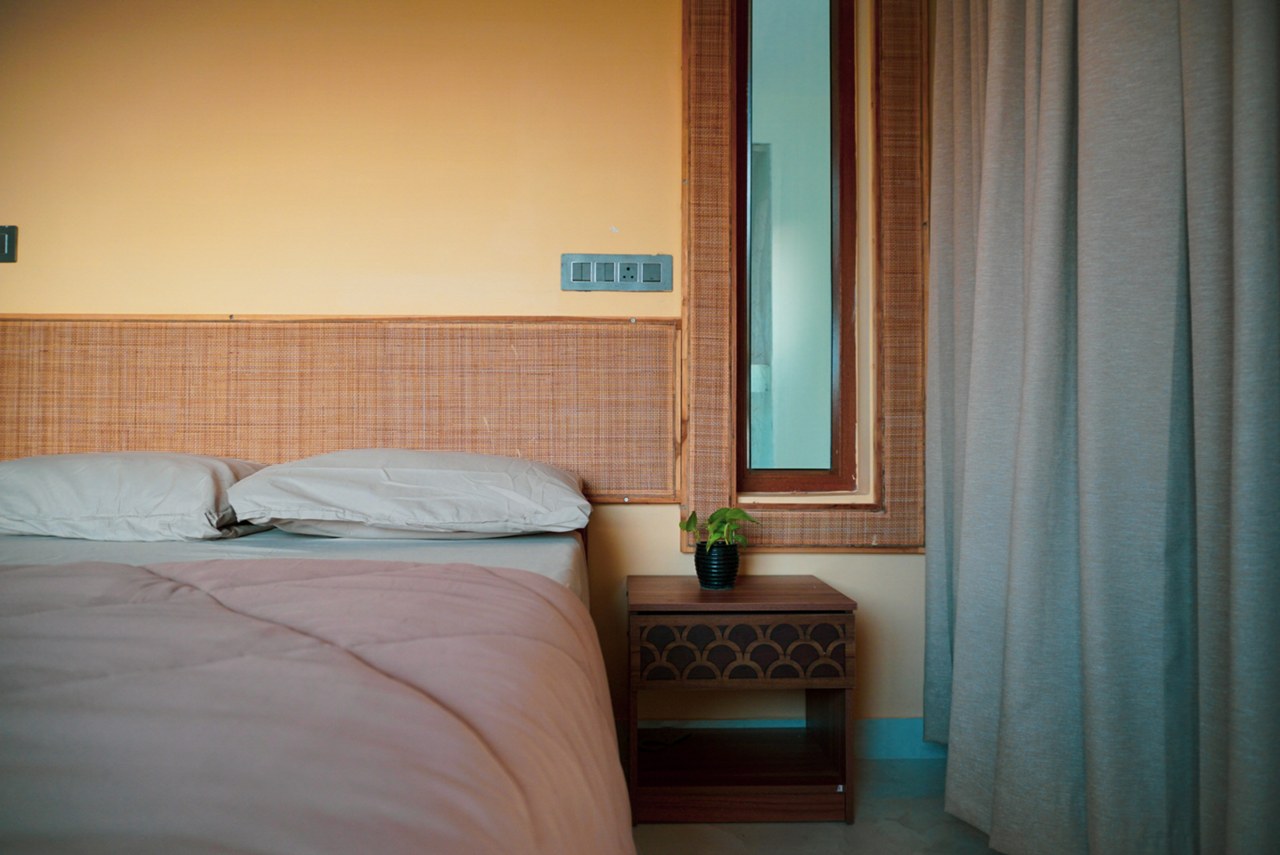 This Cozy House Design Creates Harmony Between Nature and Structure ...