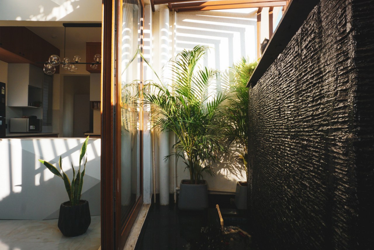 This Cozy House Design Creates Harmony Between Nature and Structure ...