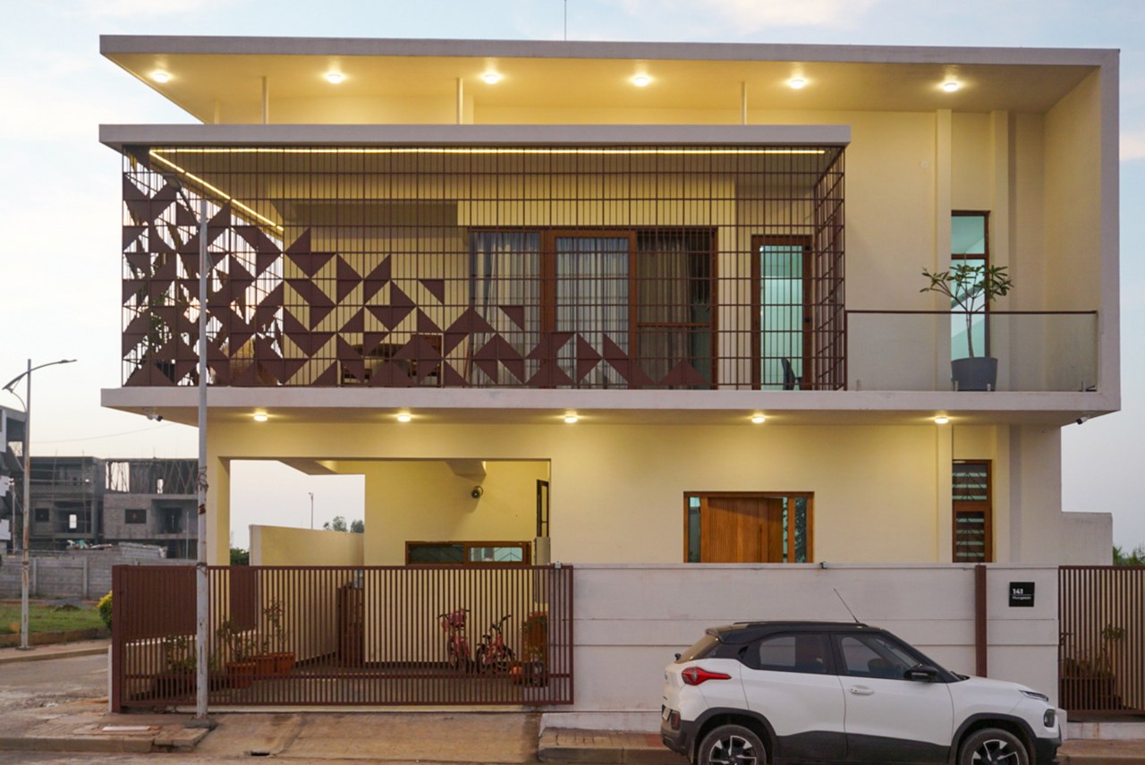 This Cozy House Design Creates Harmony Between Nature and Structure ...