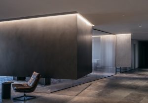 The Floating Walls Create A Suspended Sense of Space and Elegance ...