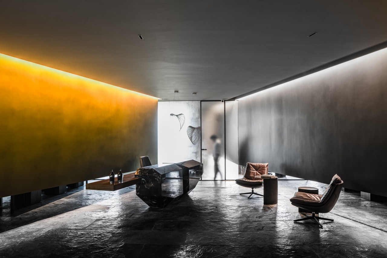 The Floating Walls Create A Suspended Sense of Space and Elegance ...