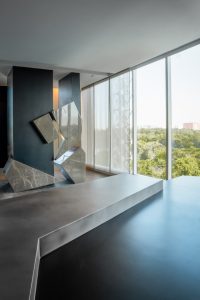 The Floating Walls Create A Suspended Sense of Space and Elegance ...