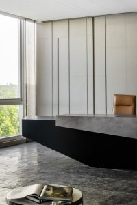 The Floating Walls Create A Suspended Sense of Space and Elegance ...