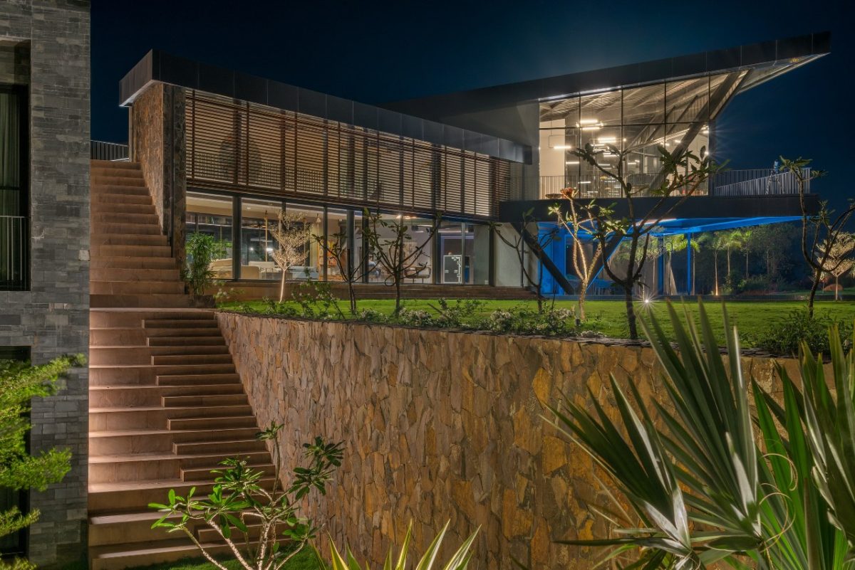 This House Facade Design Responds To The Simplicity of The Sahyadri ...