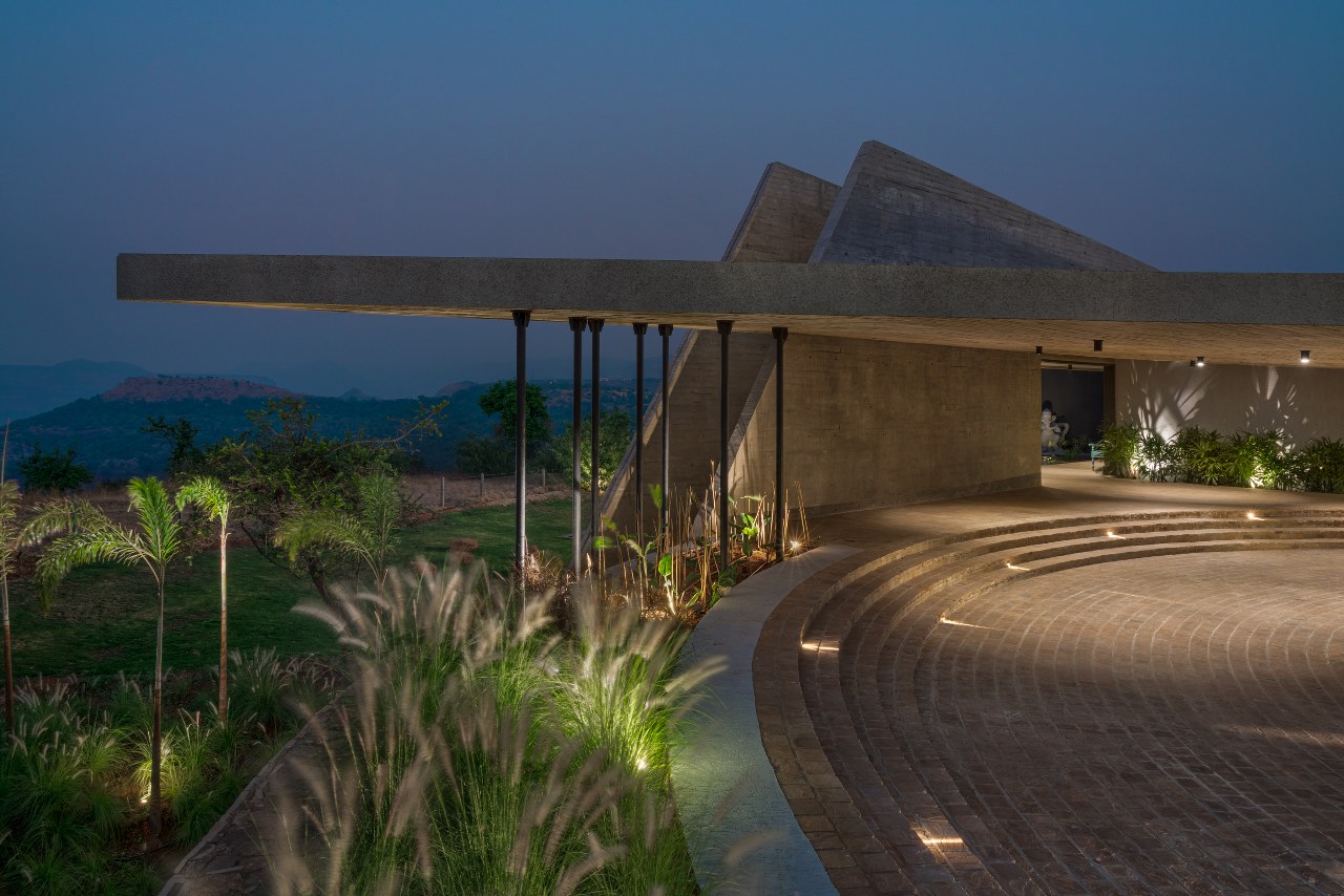 This House Facade Design Responds To The Simplicity of The Sahyadri ...
