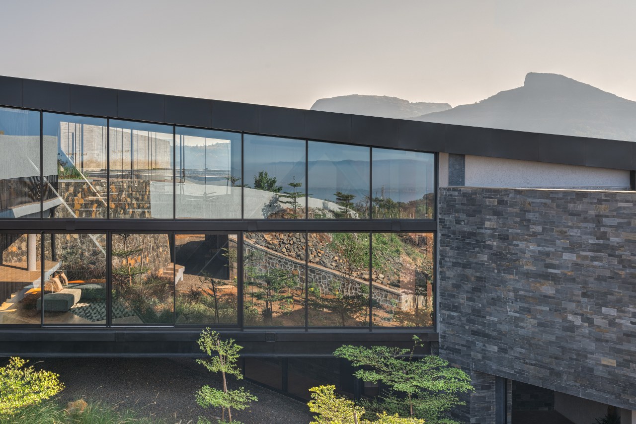 This House Facade Design Responds To The Simplicity of The Sahyadri ...