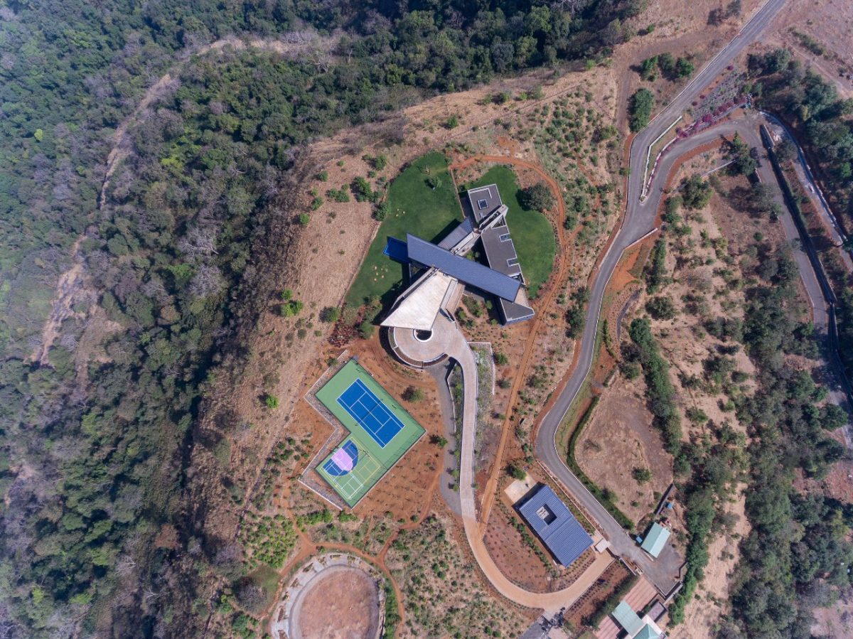 This House Facade Design Responds To The Simplicity of The Sahyadri ...
