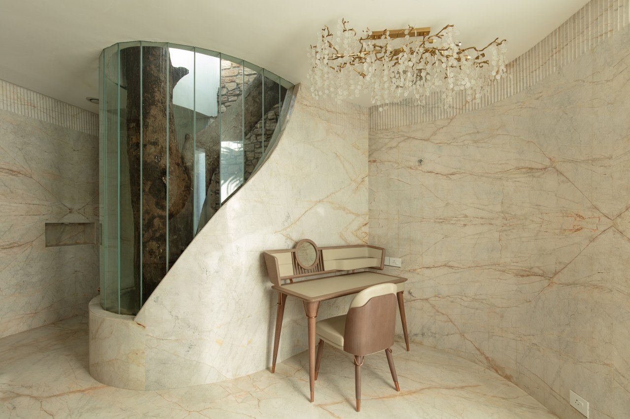 A Luxury Contemporary House Celebrates The Art of Double-height Living ...