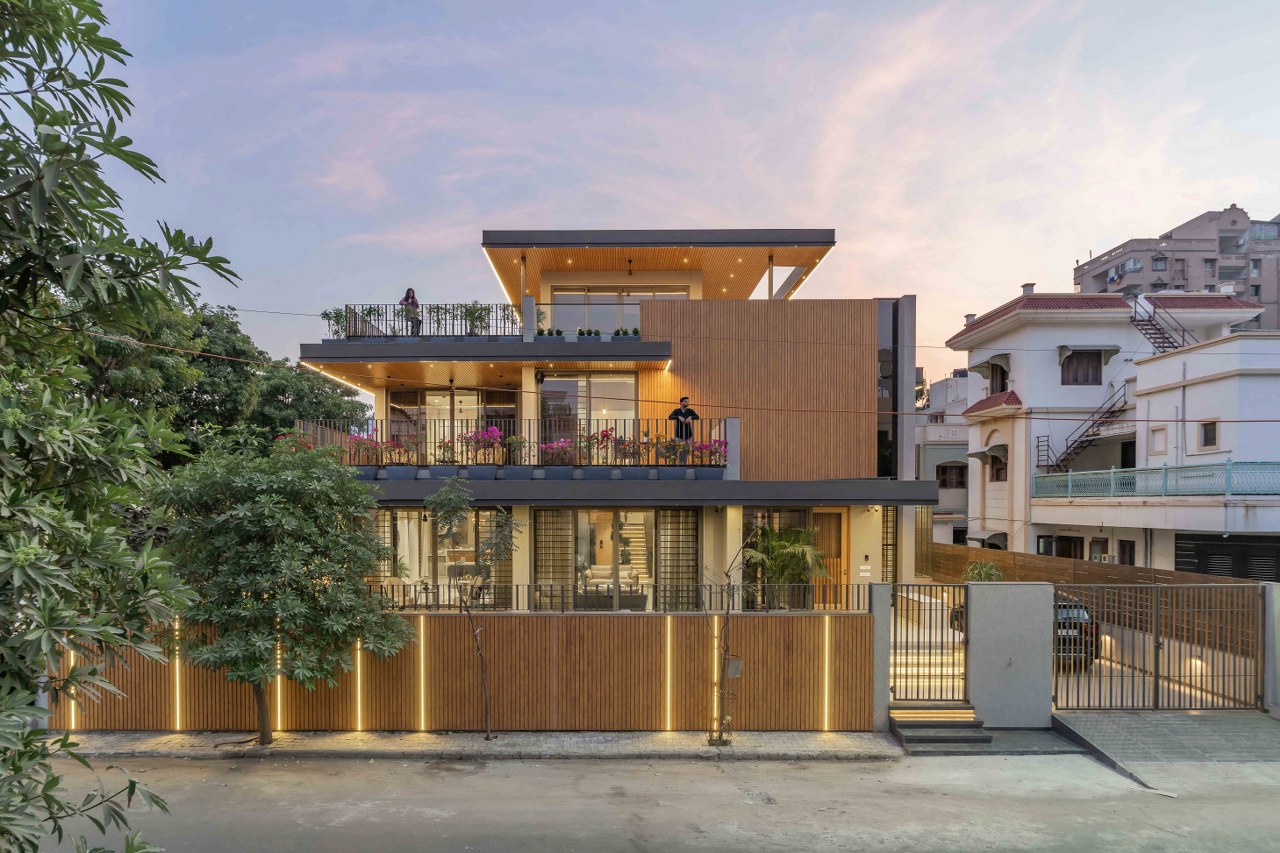 Modern Bungalow House Blends Luxury With Nature | Prashant Parmar ...