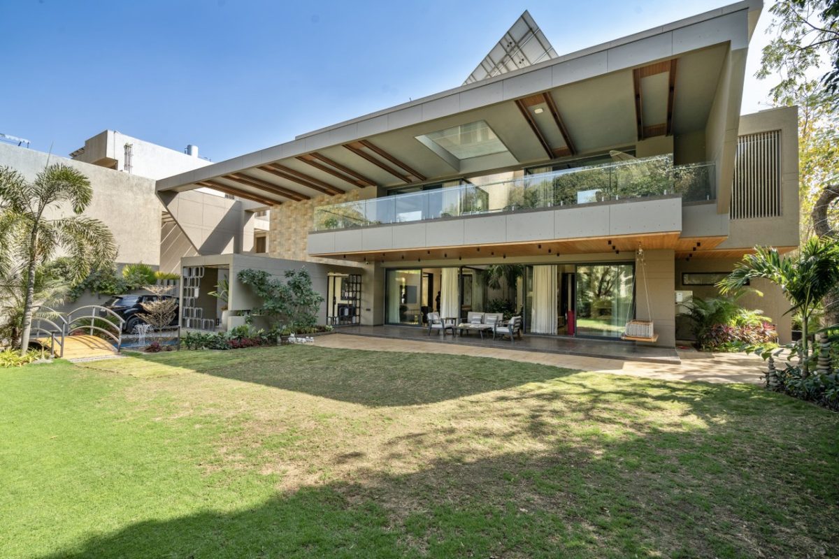 This House Welcomes Visitors With A Warm And Modern Facade Design | 9 Degree Design Studio