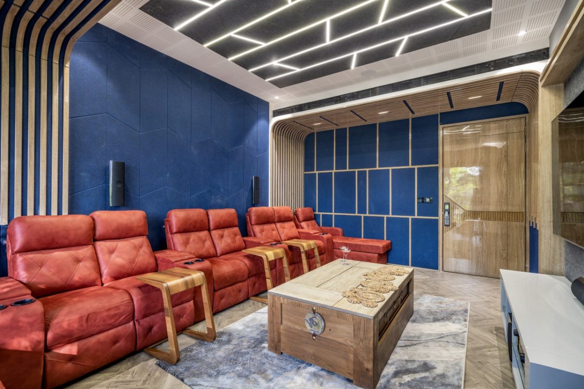 This House Welcomes Visitors With A Warm And Modern Facade Design | 9 ...