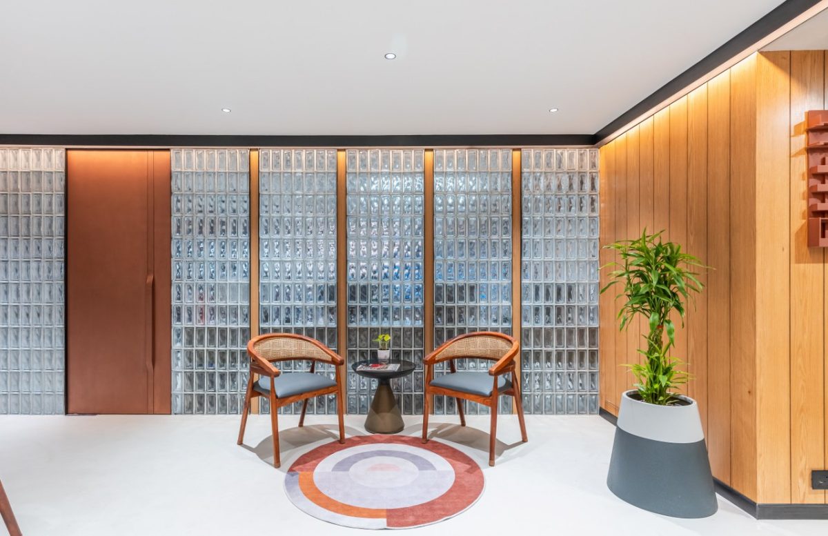 This Modern Interior Office Design Adapts to User Needs with Fluidity ...