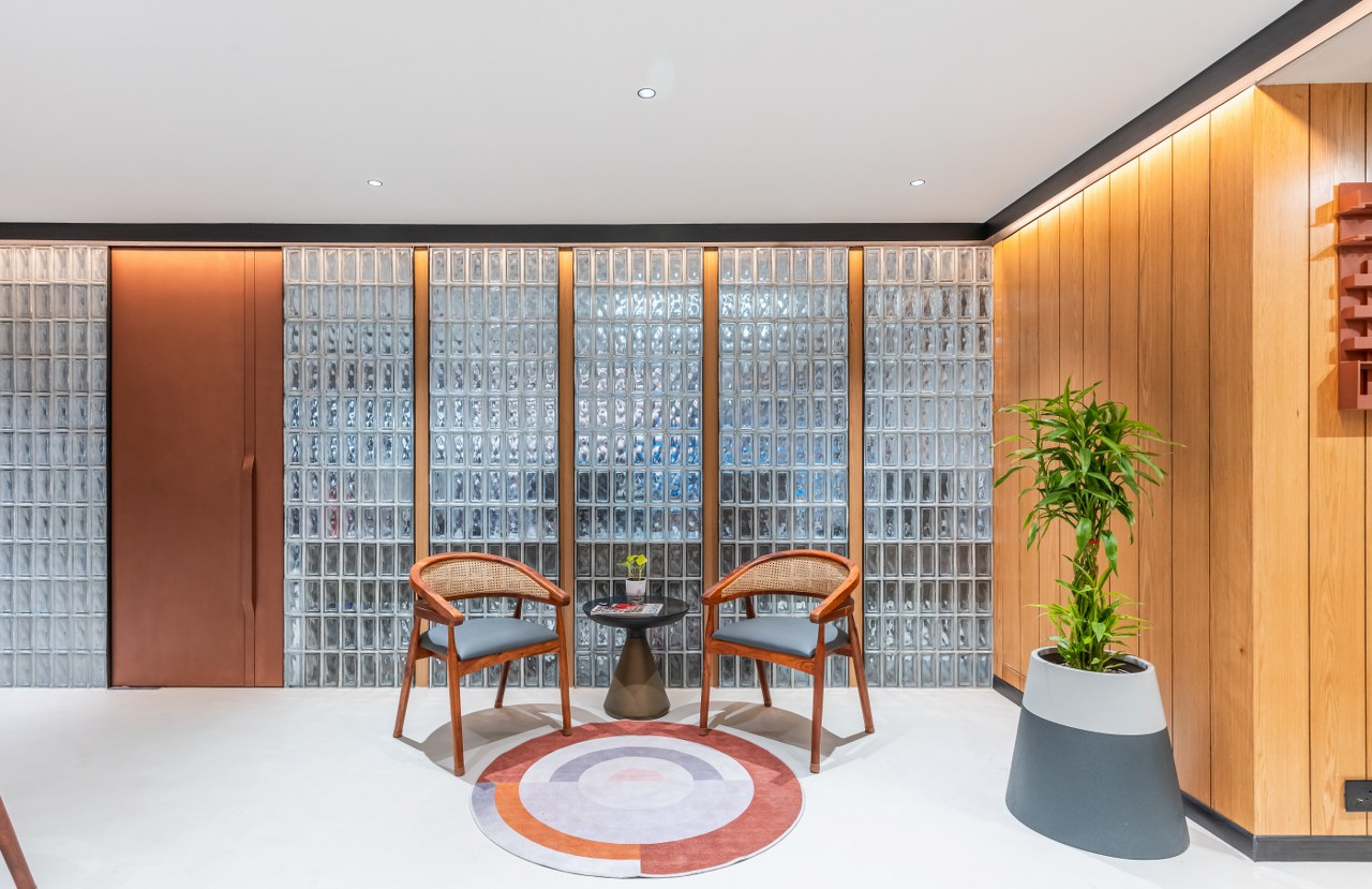 This Modern Interior Office Design Adapts to User Needs with Fluidity ...