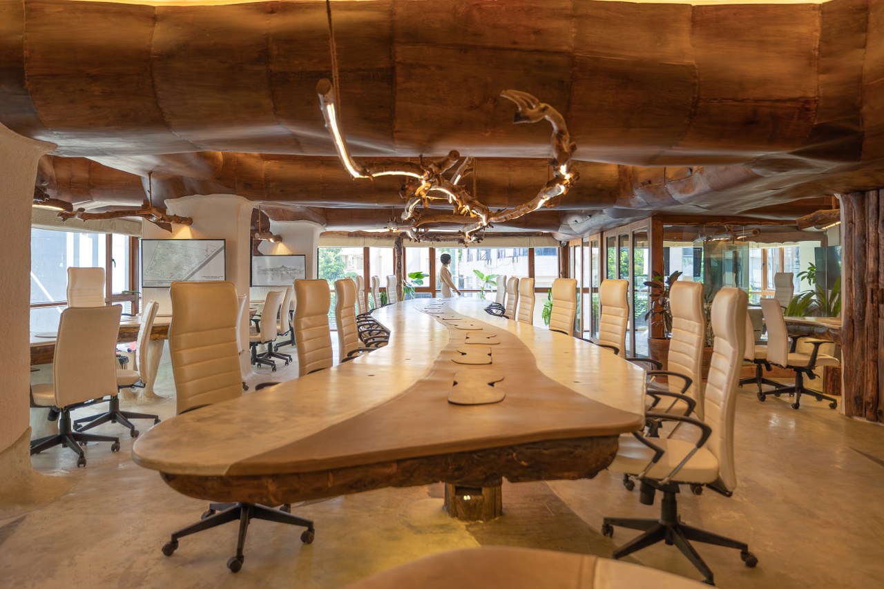 This Sustainable Workplace Encourages The Seamless Flow of Ideas and ...