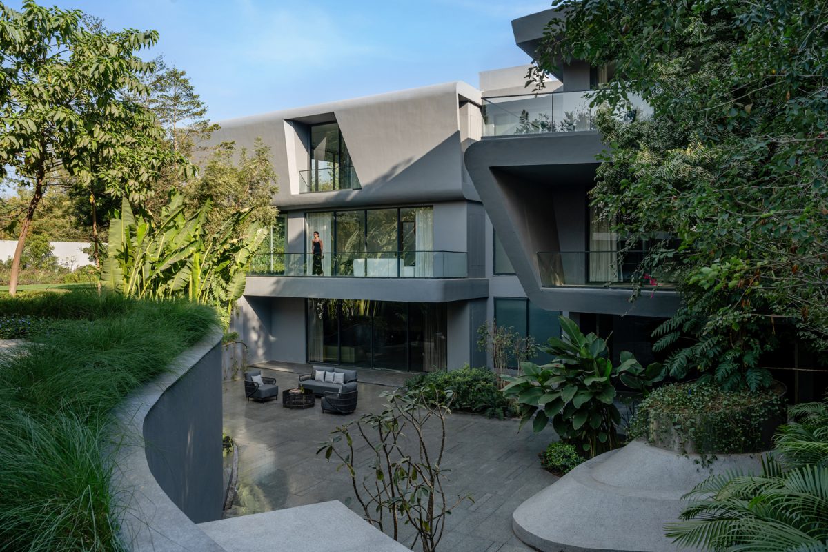 This T shaped House Design Allows Nature To Guide The Spatial Flow | Sanjay Puri Architects