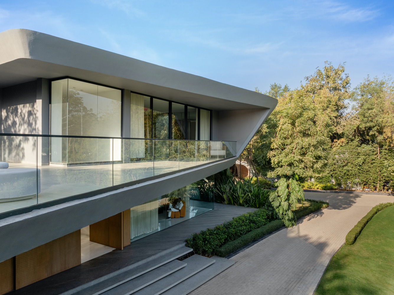 This T shaped House Design Allows Nature To Guide The Spatial Flow ...