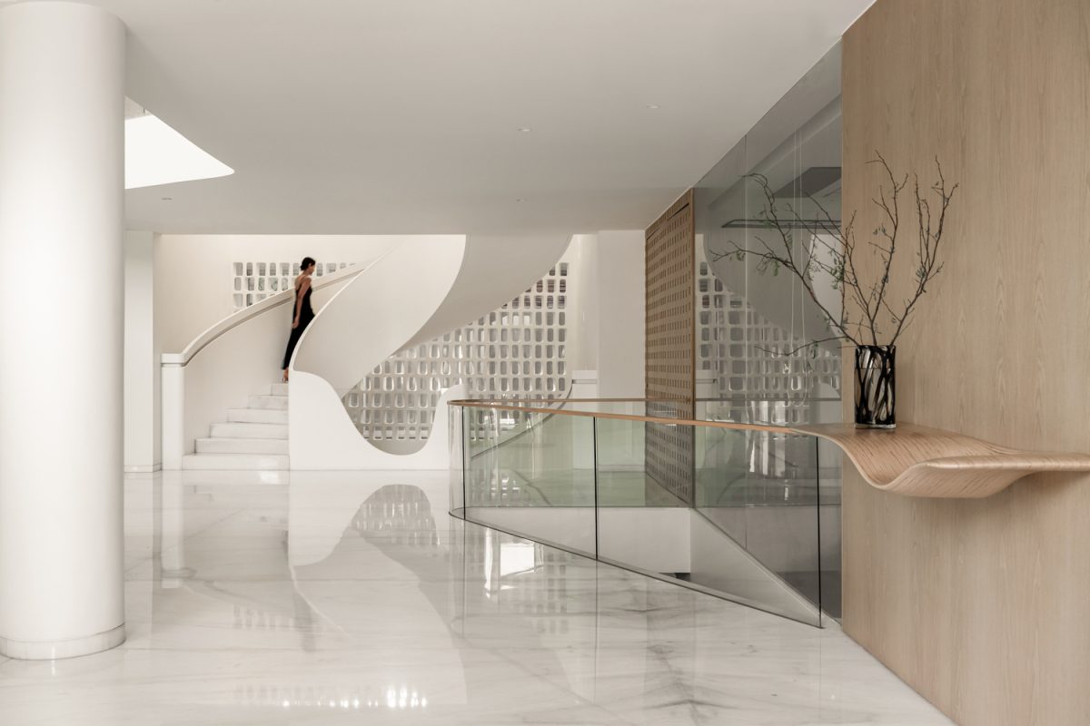 This T shaped House Design Allows Nature To Guide The Spatial Flow ...