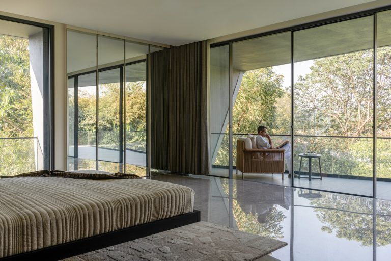 This T shaped House Design Allows Nature To Guide The Spatial Flow ...