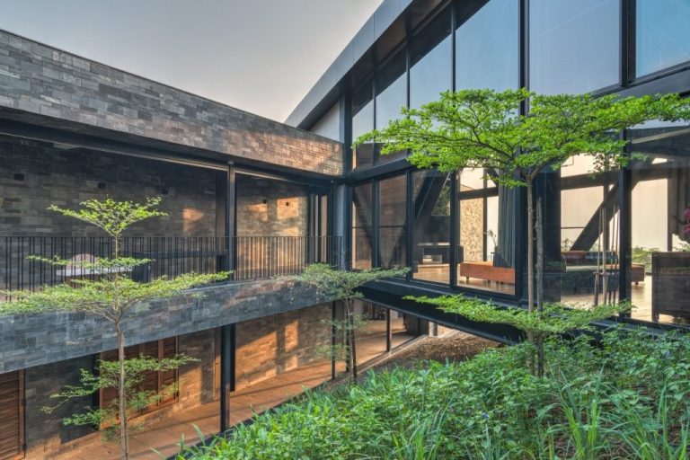 15 Courtyards in Houses: Designing Tranquil Spaces That Elevate Homes