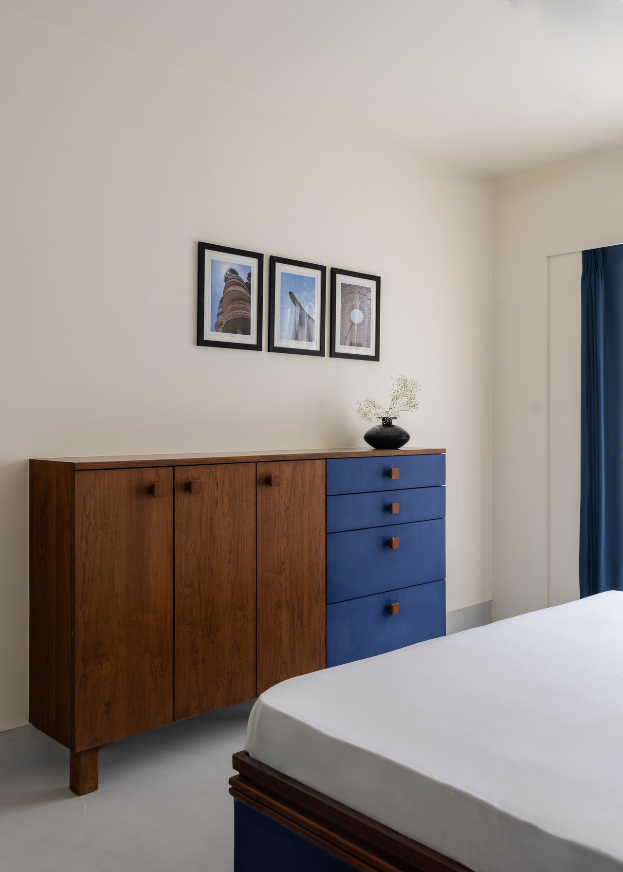 The Charm of This Home Lies In Its Bold Yet Balanced Eclectic ...