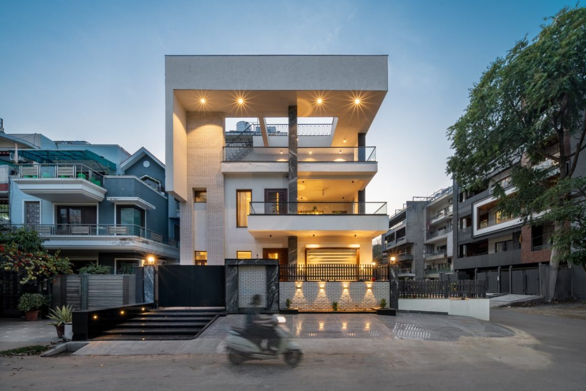 The Interior Contemporary Design Celebrates Openness and Dramatic ...