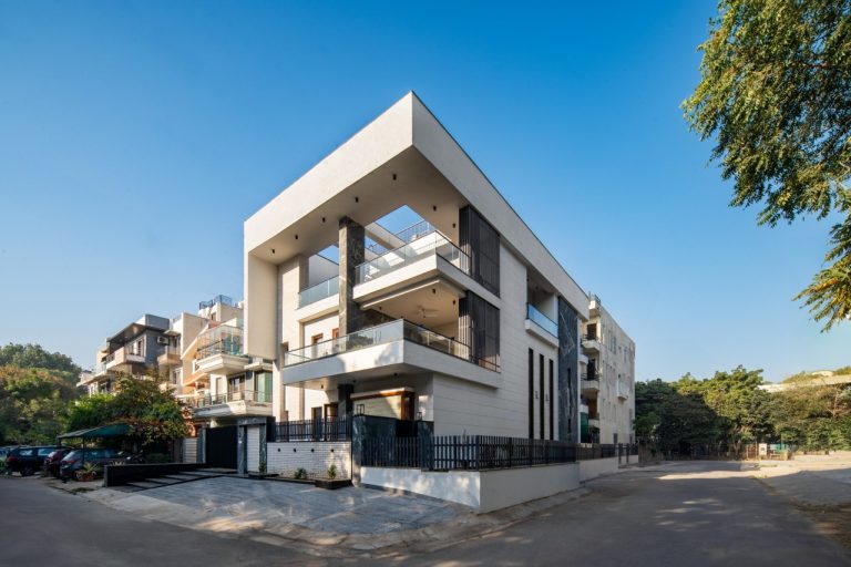 The Interior Contemporary Design Celebrates Openness and Dramatic ...