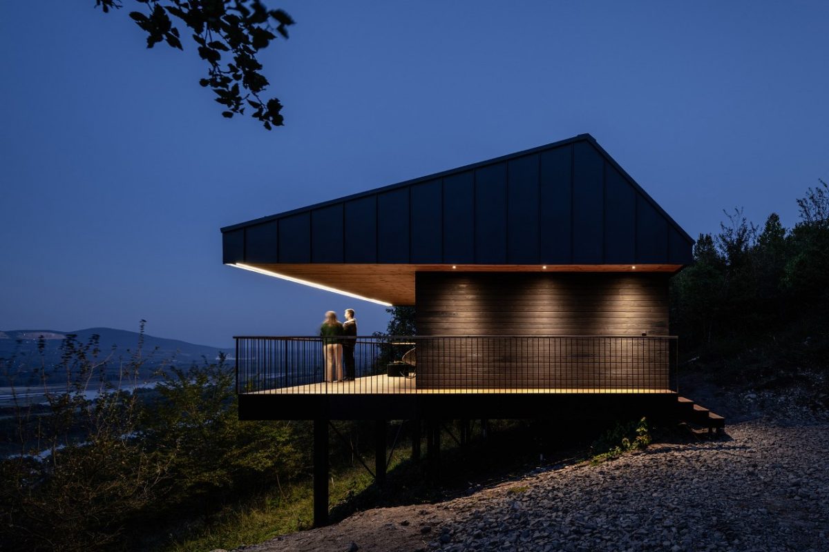 Console House's Modern Architecture Design Floats Above The Forest ...