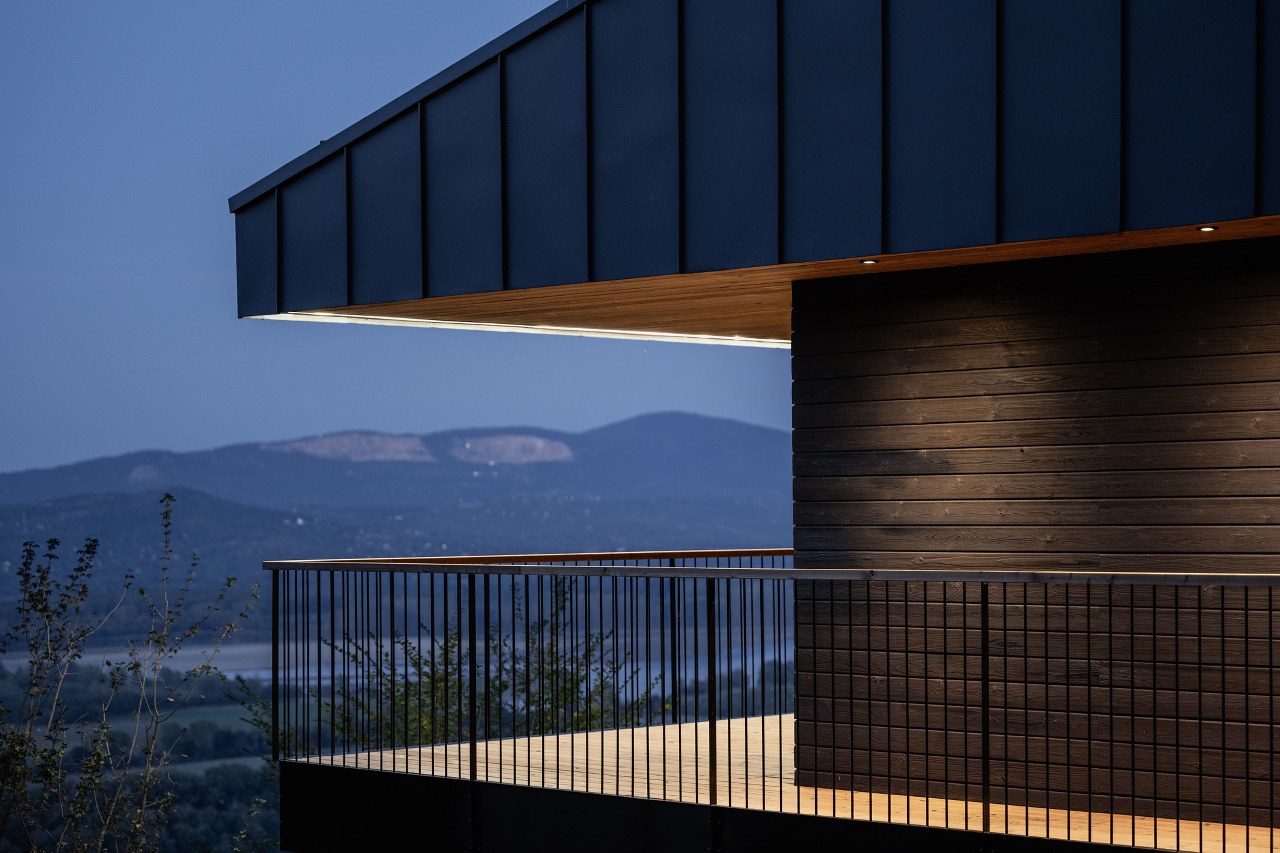 Console House's Modern Architecture Design Floats Above The Forest ...