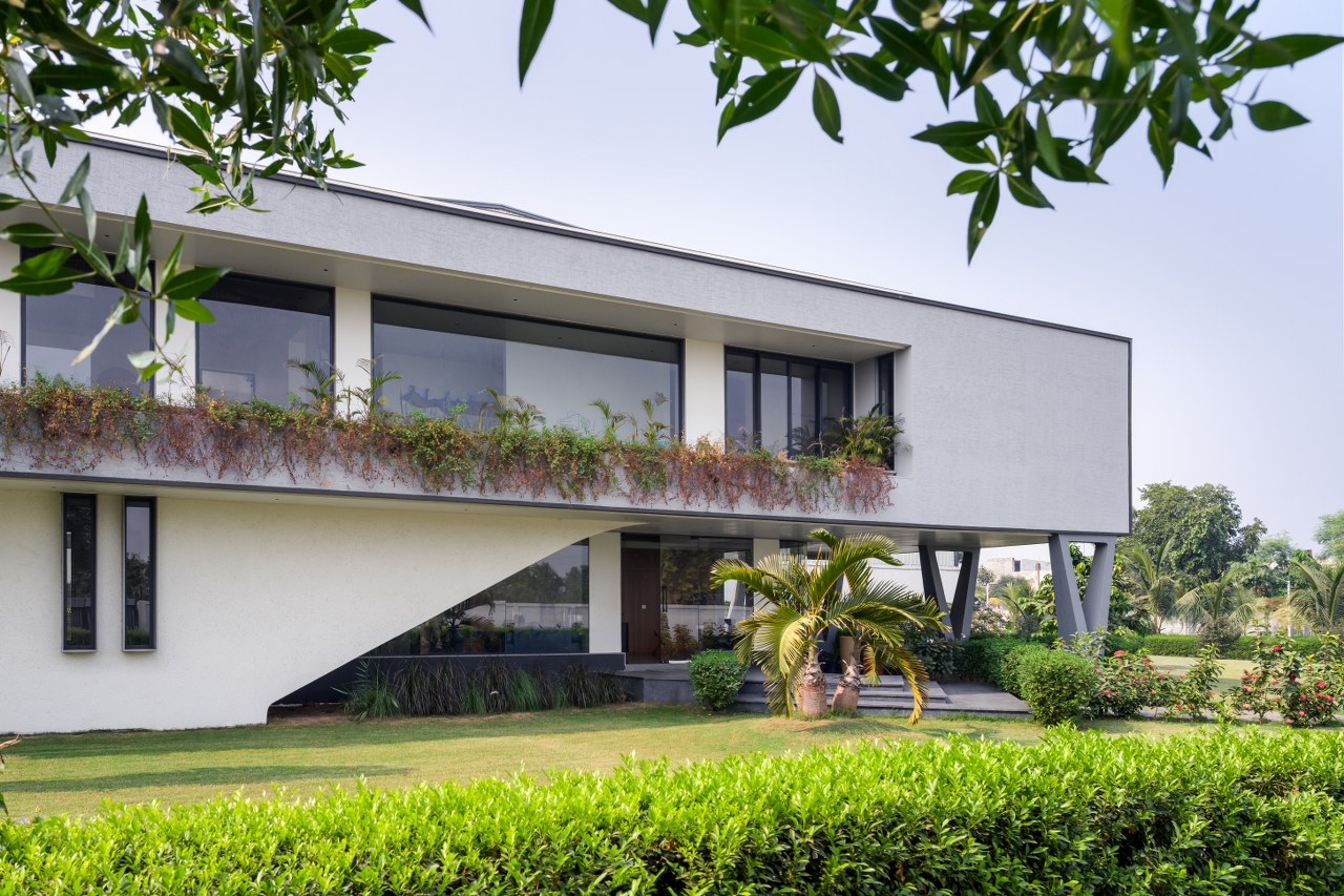 The Two-Story Structure of CERACOAT Exemplifies Modern Office Design in ...
