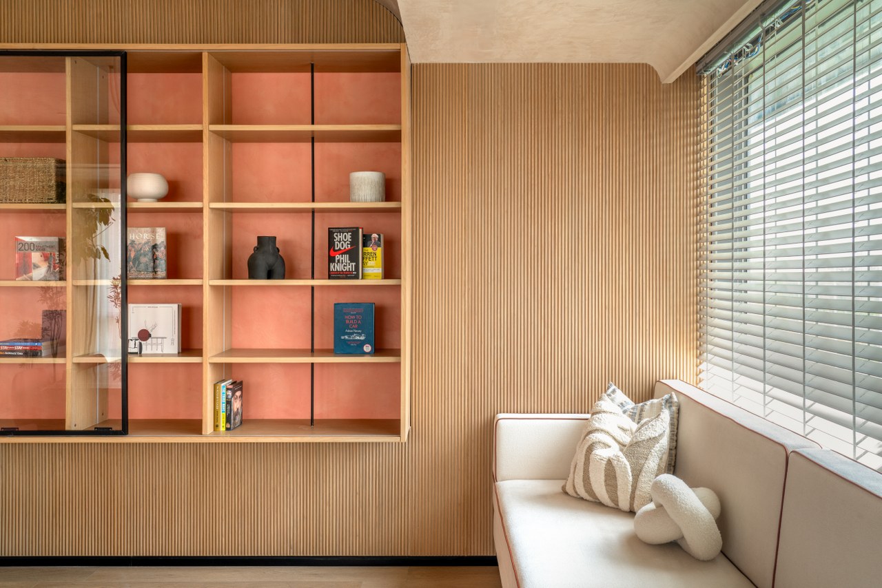 This Office Modern Interior Design Blends International Standards with ...