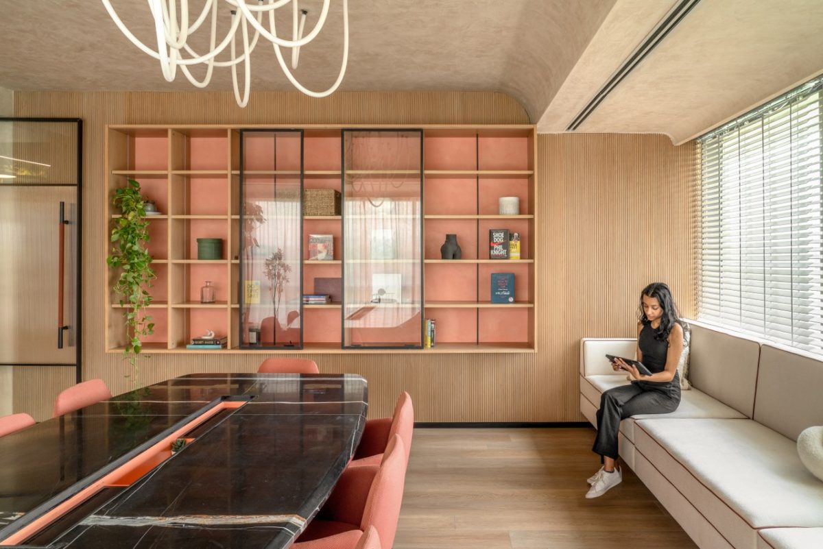 This Office Modern Interior Design Blends International Standards with ...