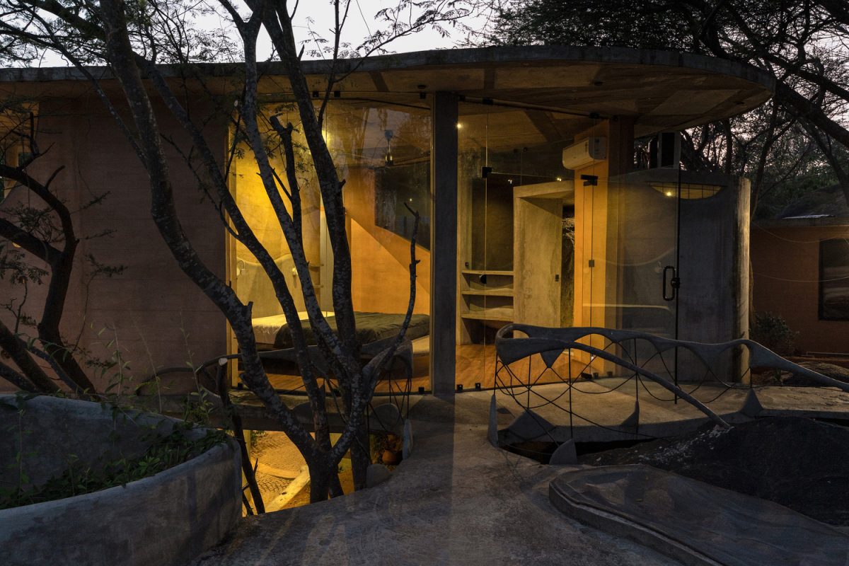 This Organic House Rolls into the Vibrant Green Landscape Naturally ...